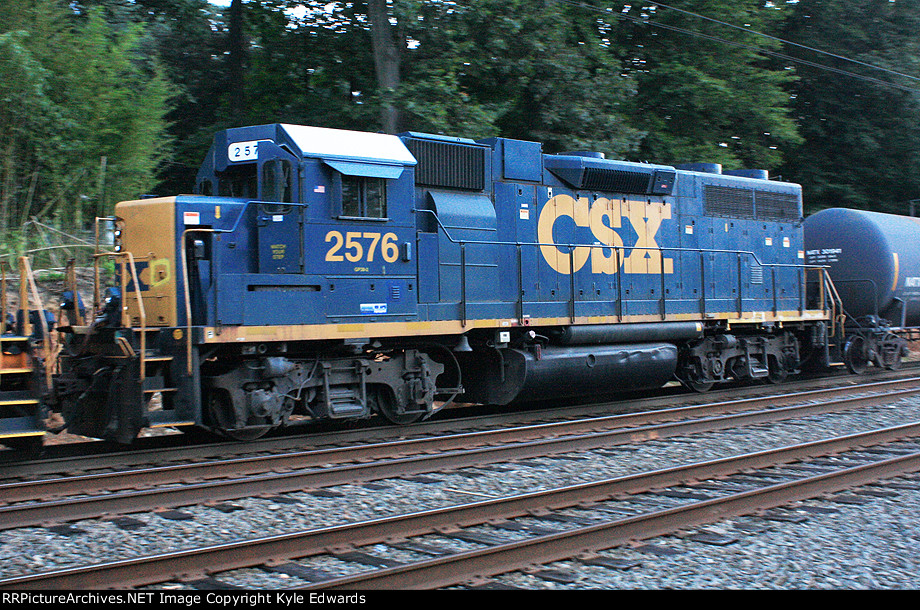 CSX GP38-2 #2576 on C970-22